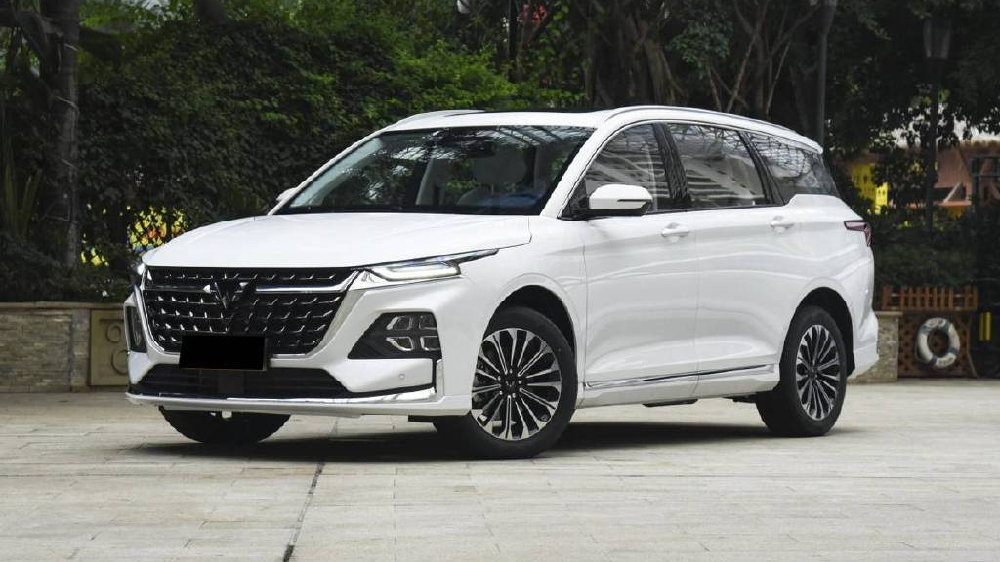 五菱甩出“王炸”混动MPV，5门6座，油耗低至4.75L-新浪汽车