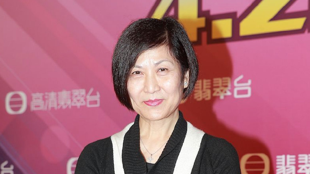 70岁TVB高层夺演艺大奖，屹立TVB达49年，曾一人独大掌控艺人命脉|曾励珍|艺人|乐易玲_新浪新闻