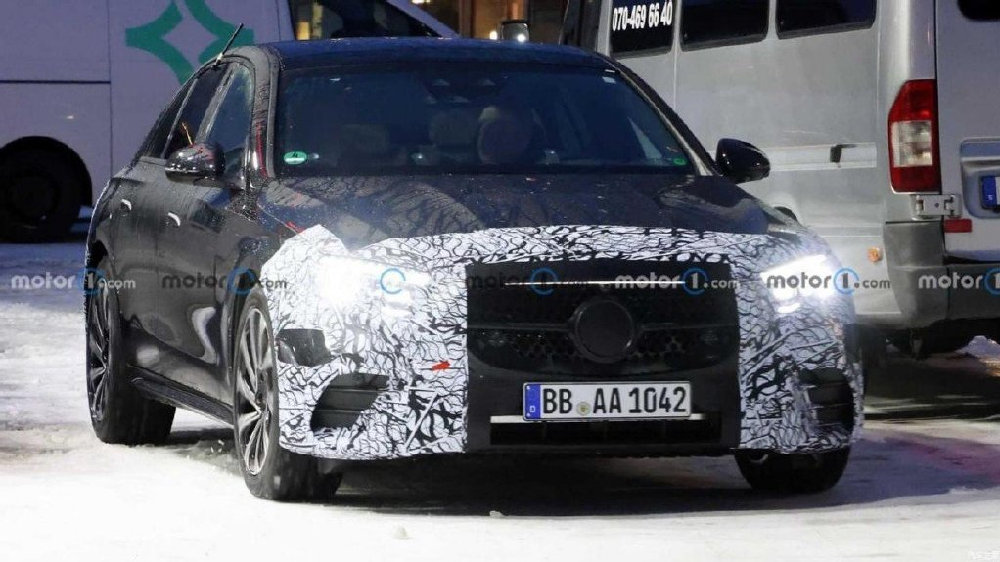 全新奔驰E级呼之欲出，今年正式登场，5系A6L统统靠边站-新浪汽车