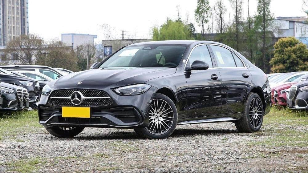 奔驰也良心了，C级以价换量，标配1.5T+9AT，选它还是3系？-新浪汽车