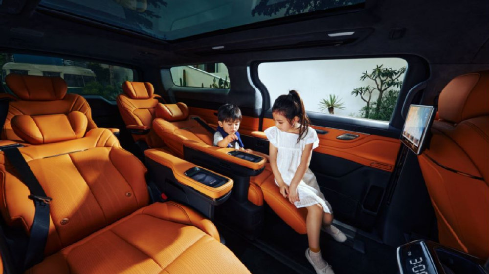 突破空间想象！LEVC翼真L380开启“超三魔四”时代，34.99万元起|赛博|全球化|空间_新浪新闻