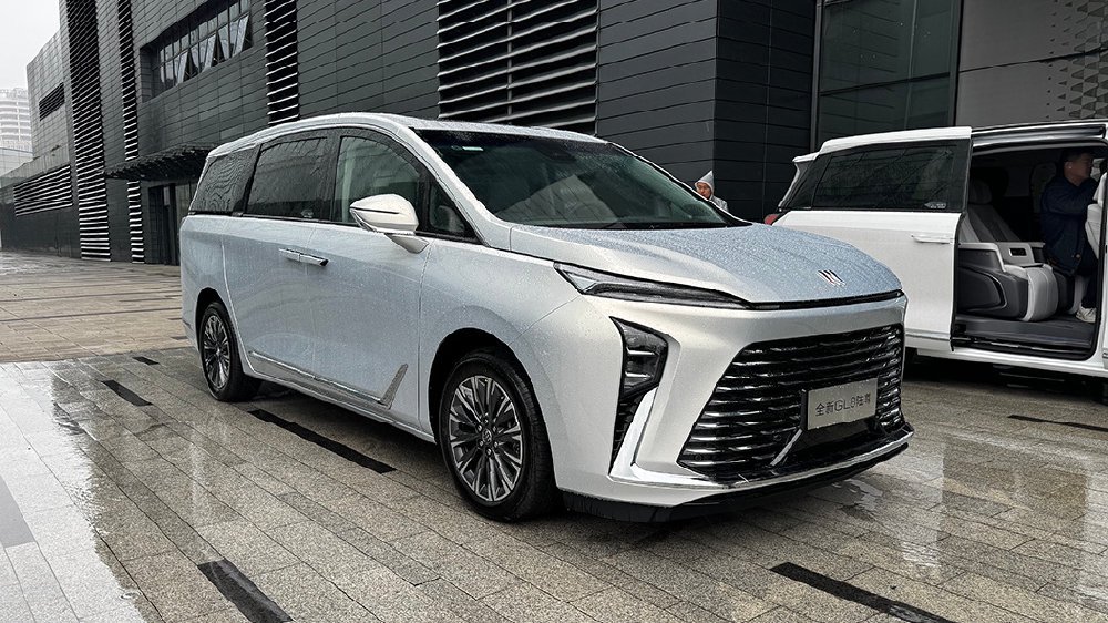 25项全面焕新 别克全新GL8陆尊上市售26.99万-33.99万元-新浪汽车