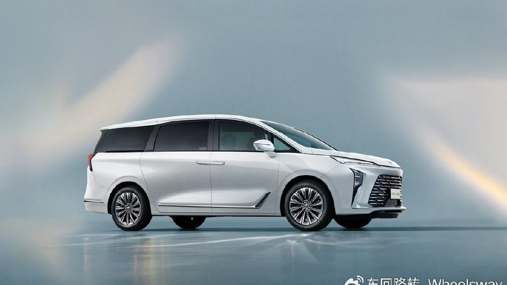 前脸焕新官降4.8万！别克全新GL8陆尊售26.99万元起-新浪汽车