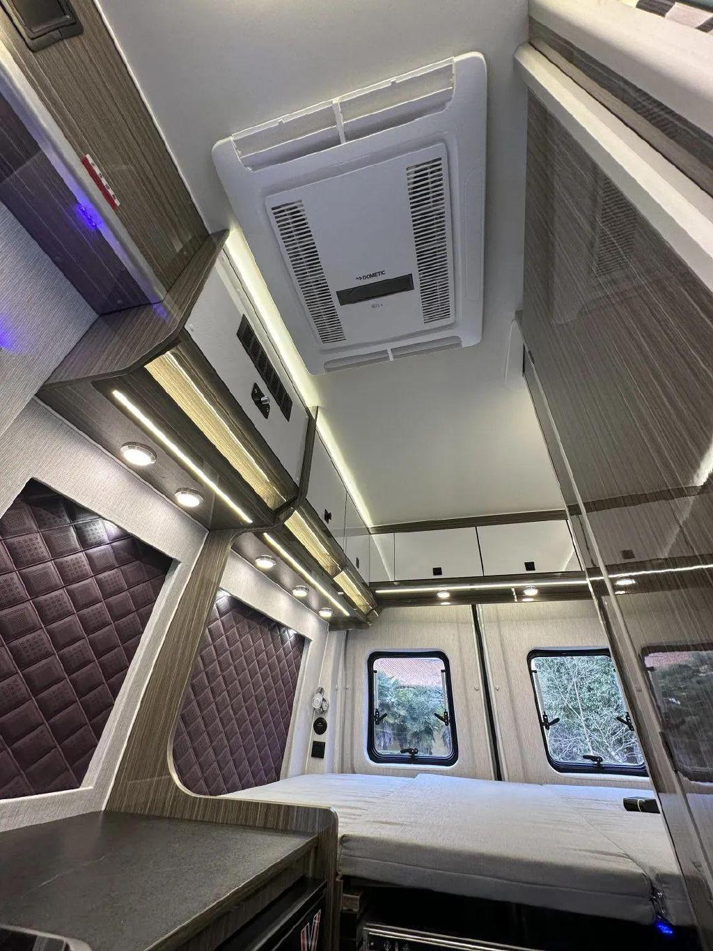 卫航B型新款黑豹来袭！福特V363底盘 2.3T+8AT 潮酷外观 不逊实力