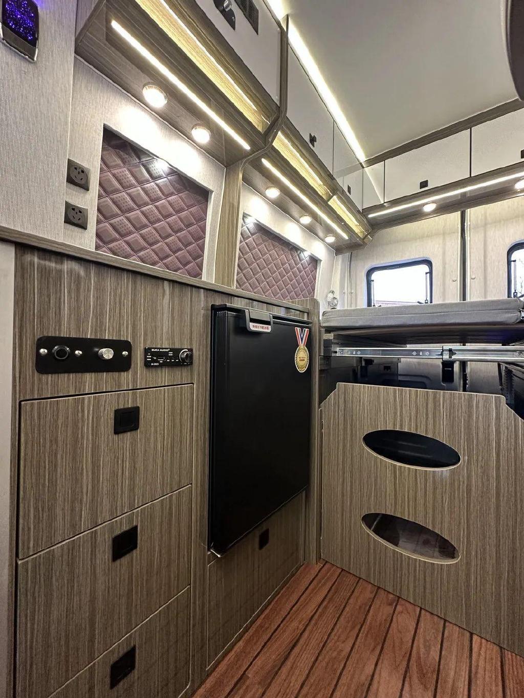 卫航B型新款黑豹来袭！福特V363底盘 2.3T+8AT 潮酷外观 不逊实力