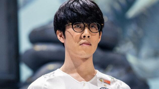 前IG教练怒喷theshy，BP环节全都要听他的，难怪会被开除|克里斯|教练|节奏_新浪新闻