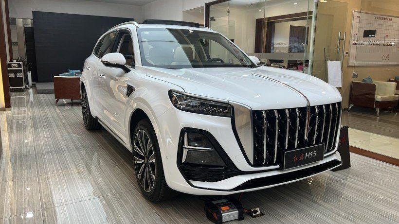 5月21日上市！新款红旗HS5到店，标配2.0T+爱信8AT，又是个爆款？-新浪汽车