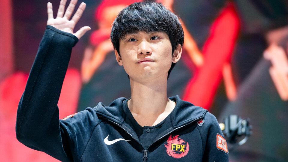 Doinb直播抨击BLG，直言他们一点都不强，真的不如S9的FPX|决赛|比赛|圈内人_新浪新闻