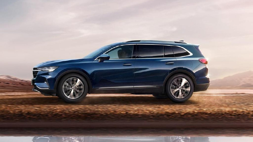 这才是高端SUV，车长超4米8，配2.0T+9AT，关上门鸦雀无声-新浪汽车