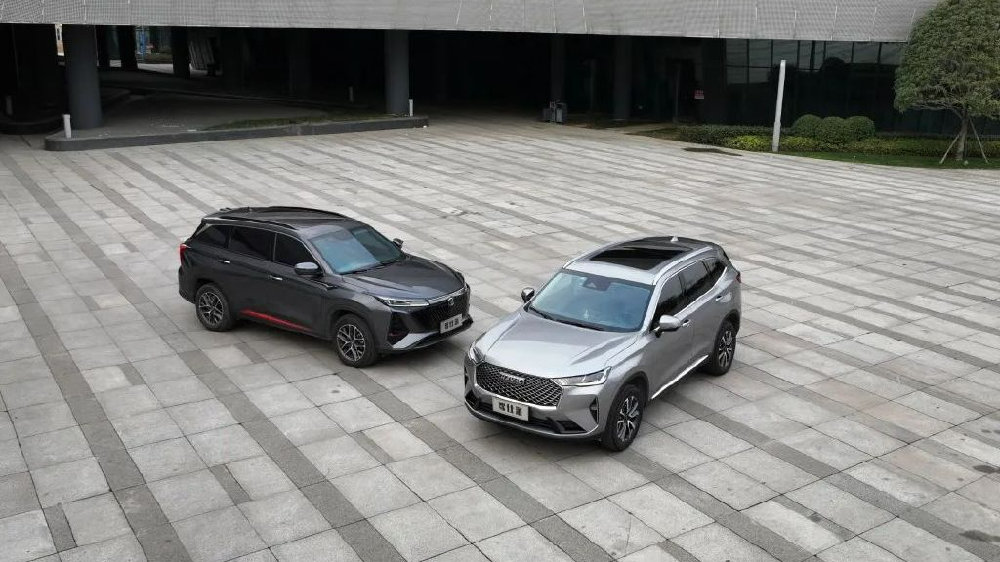 哈弗H6顶峰对决长安CS75PLUS，15万冠军燃油SUV怎么买-新浪汽车