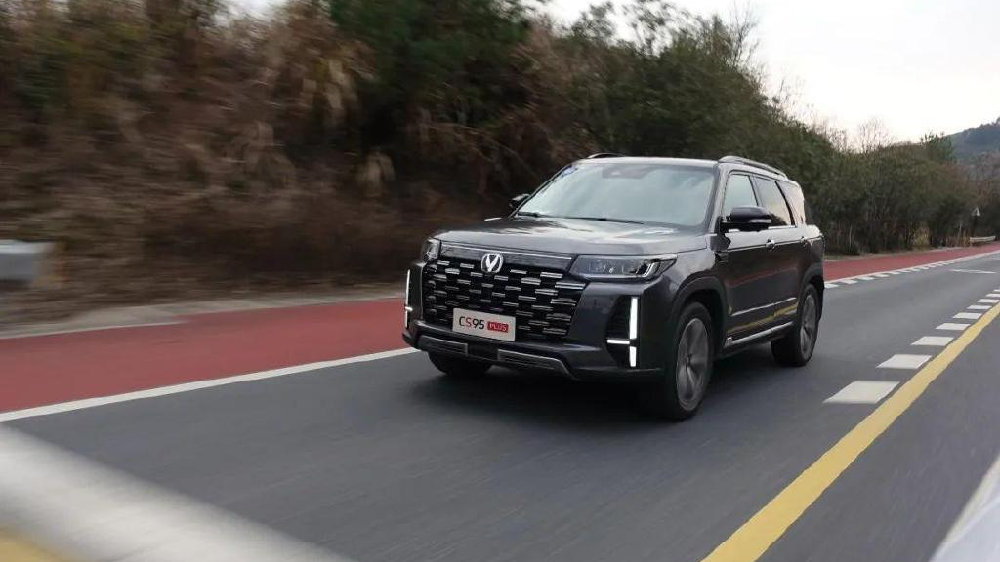试驾全新长安CS95PLUS：不到20万就有大7座+四驱系统-新浪汽车