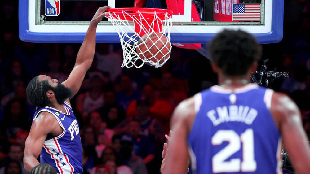 明明恩比德才拿到MVP，为什么却说他最有可能提出交易申请呢？|恩比德|恩比|哈登_新浪新闻