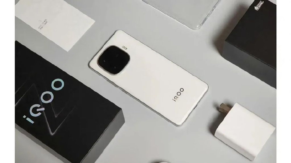 iQOO Z9 Turbo定价1999元，没对手？总结3个优点和2个缺点|塑料|真我|红米_新浪新闻