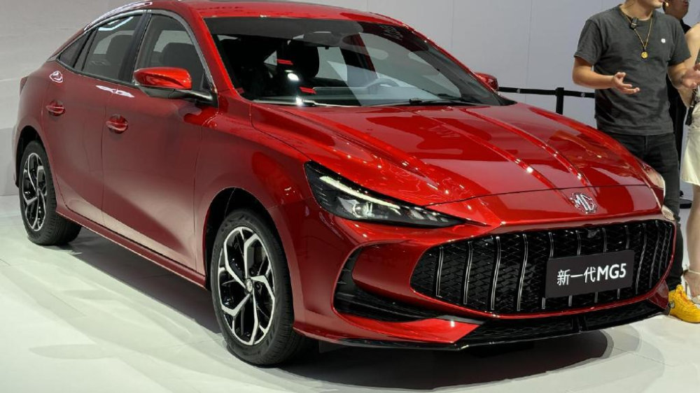 外观帅呆了！新一代MG5被称玛莎平替，起售价7万出头-新浪汽车