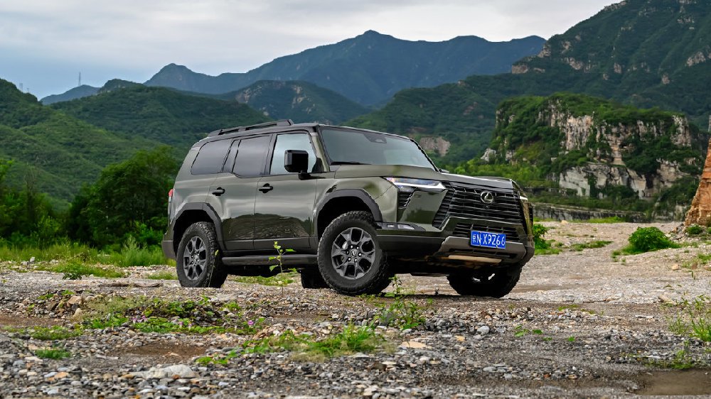 路虎卫士的平替？试驾雷克萨斯GX550h 远峰版-新浪汽车