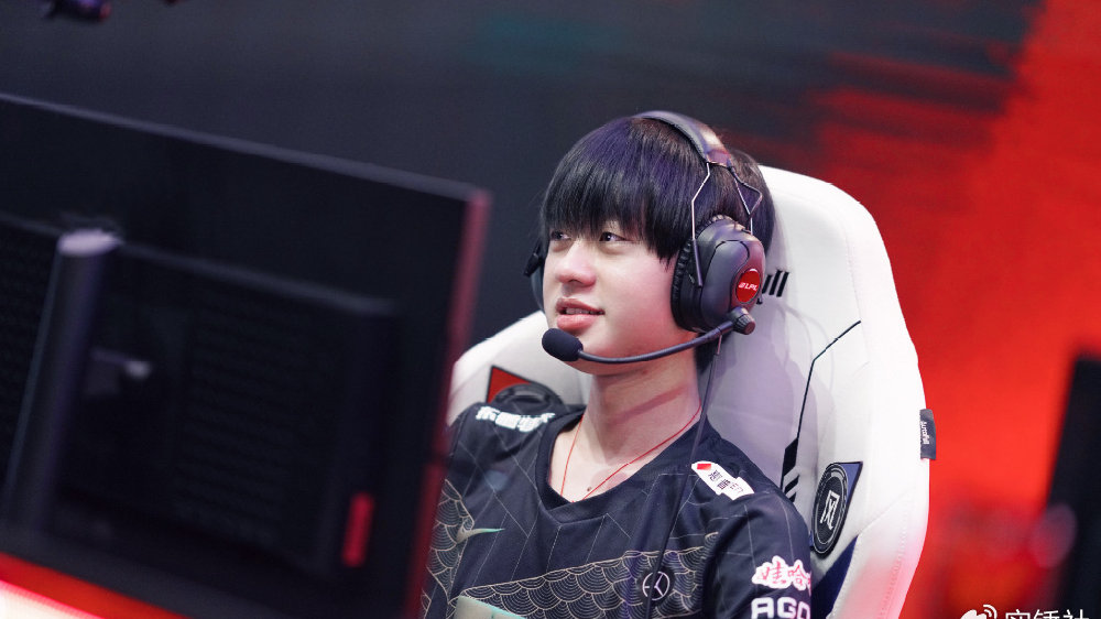 Uzi爆料Ming一辈子别想打比赛！被RNG卡没职业生涯|职业生涯|爆料|皇族_新浪新闻