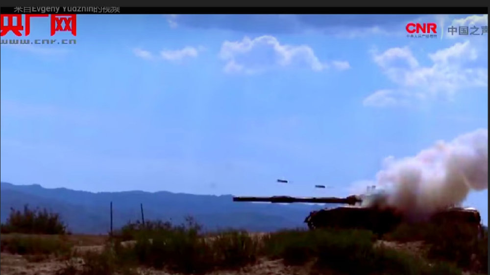 VT-4A1主战坦克：现场演示发射GL-6榴弹，拦截摧毁来袭反坦克导弹|主战坦克|反坦克导弹|榴弹_新浪新闻