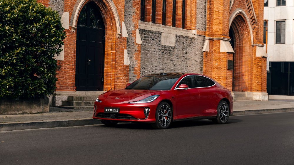 小米SU7宿命之敌，全新智己L6只缺一个爆点-新浪汽车