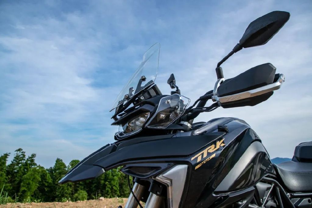 4.68万元起！贝纳利TRK702上市，卷起来自家人都不放过