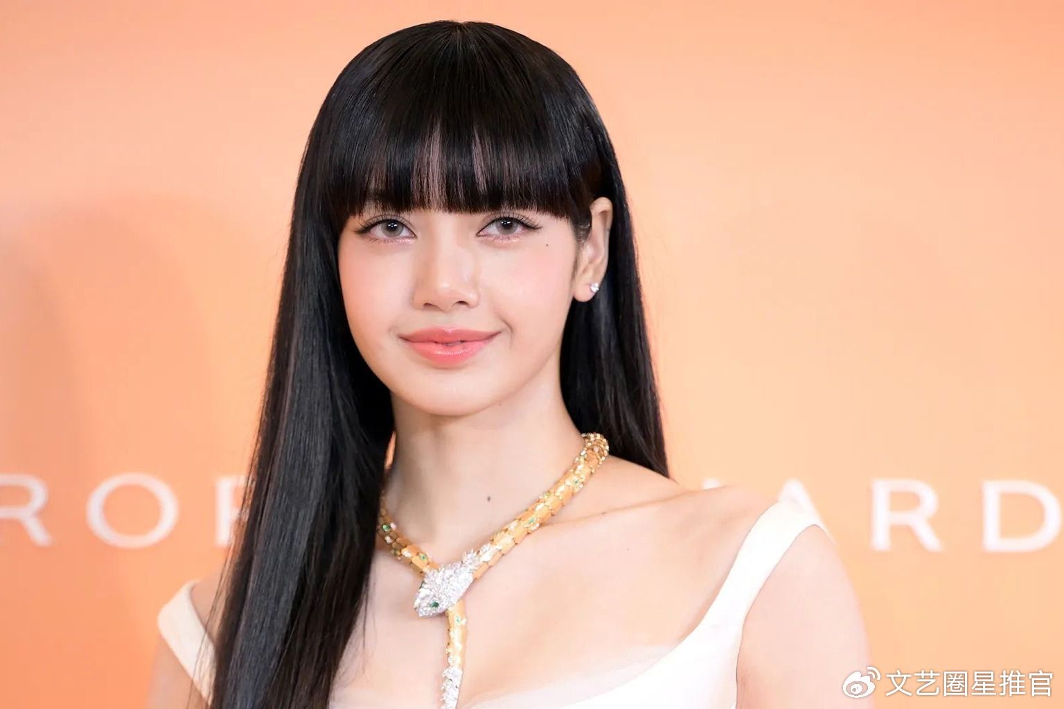 Lisa化浓妆与LV三公子出席活动!Lisa欢呼,男方目不转睛很猥琐|公子|浓妆|猥琐_新浪新闻 Lisa化浓妆与LV三公子出席活动!Lisa欢呼,男方目不转睛很猥琐|公子|浓妆|猥琐_新浪新闻