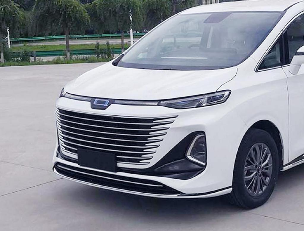 一汽奔腾全新MPV申报图，大七座，搭载2.0T发动机，自称“M9”