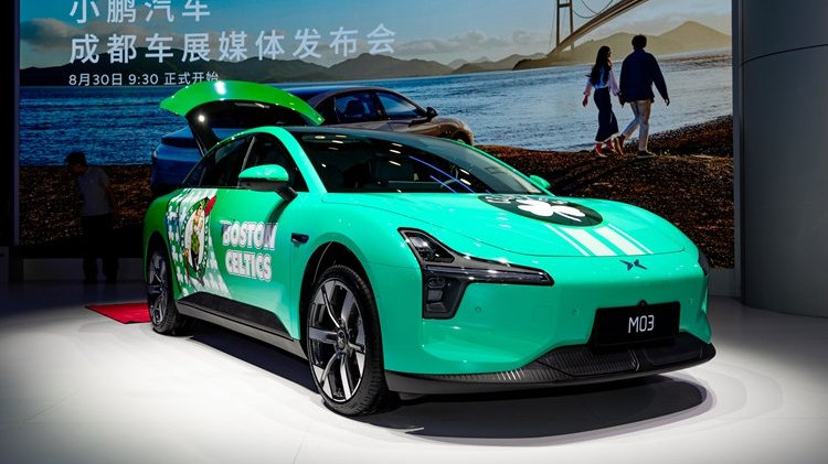 小鹏携MONA M03亮相成都车展：48小时订单破3万-新浪汽车