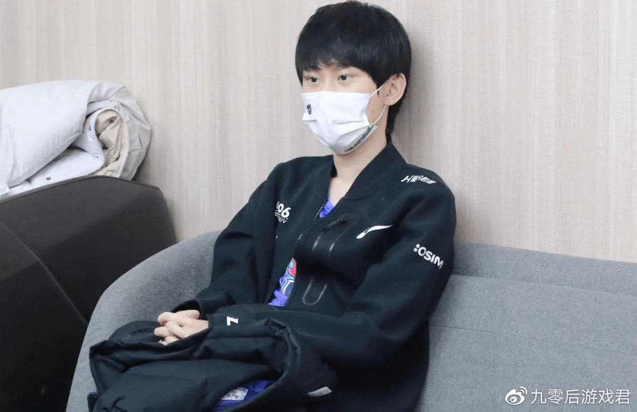 LOL快讯：EDG试训FOFO！爆料人开撕doinb，焕烽加入垫底车队