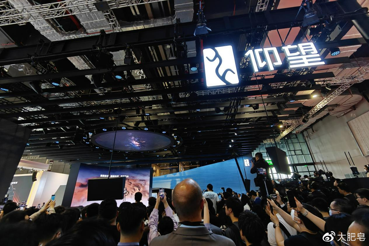 上海车展仰望U8、U9正式亮相，109.8万元的仰望U8，准备开野吧