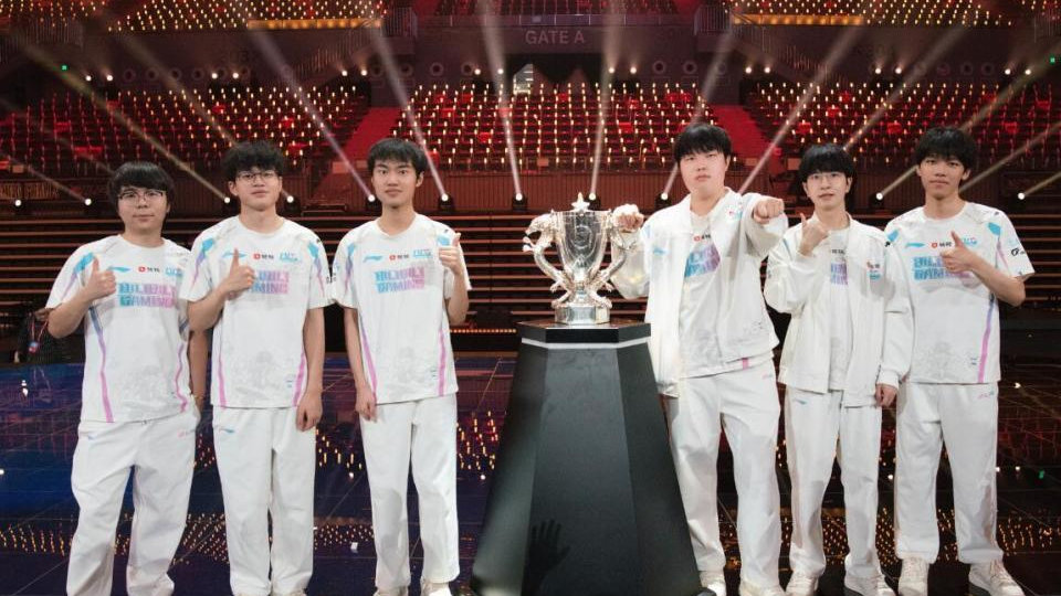 BLG险胜PSG战队，Xun被夸奖心态好，决胜局前在后台还一脸轻松|战队|决胜局|入围赛_新浪新闻