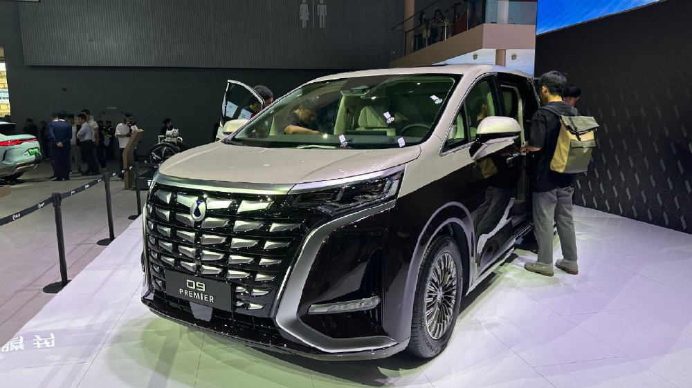 预售价超60万，限量发售，腾势D9 PREMIER亮相-新浪汽车