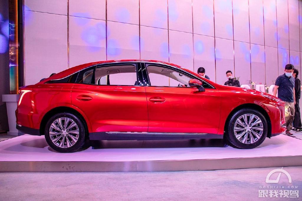 售价20.78万元，红旗E-QM5 PLUS北区上市，纯电续航605公里