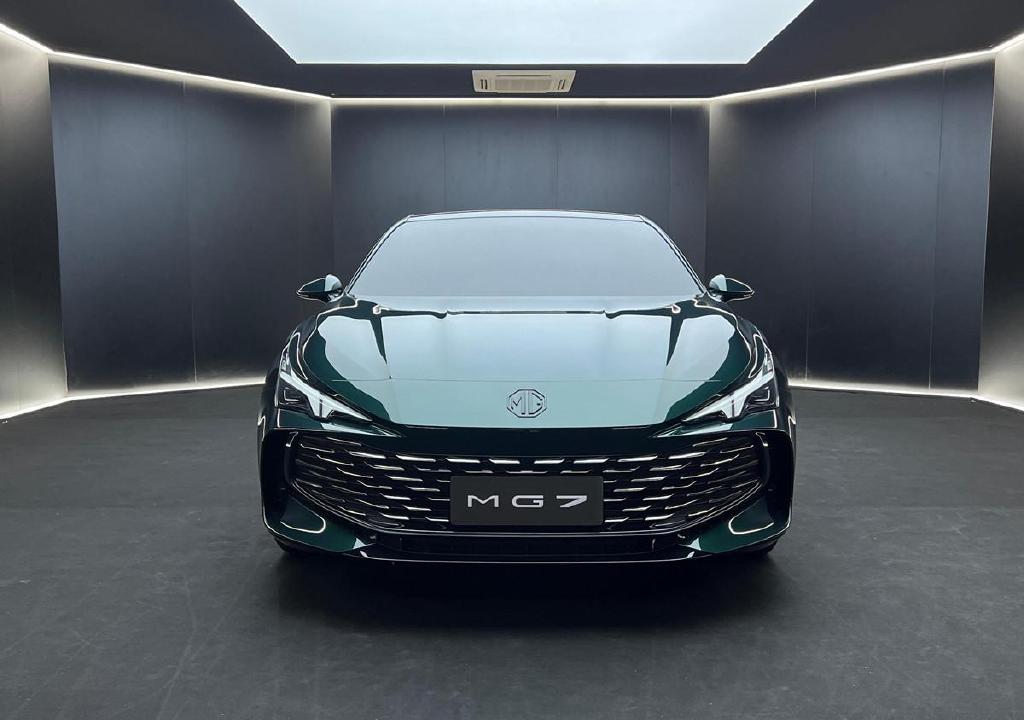 全新名爵MG7正式发布，搭载2.0T+9AT，6.5秒“破百”，外观很惊艳