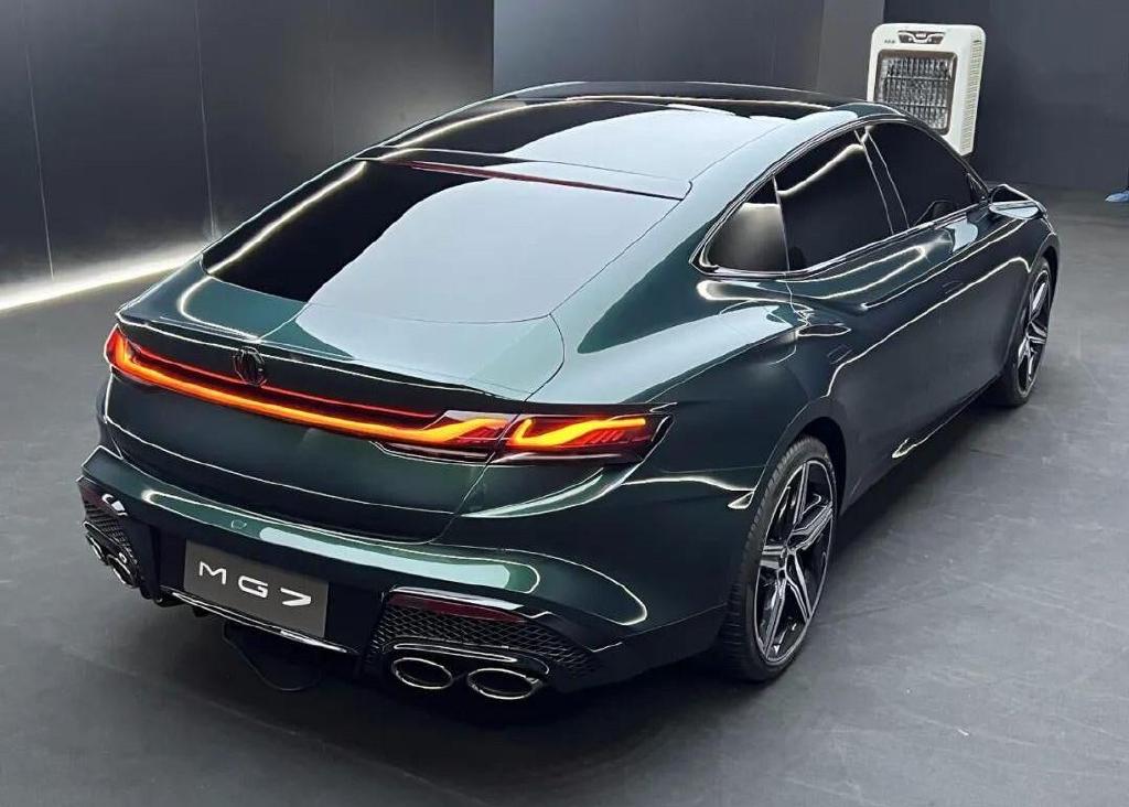 全新名爵MG7正式发布，搭载2.0T+9AT，6.5秒“破百”，外观很惊艳