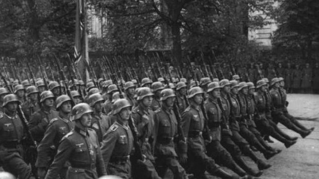 纳粹分四次进行扩军,到1943年兵力已超过八百万 凡尔赛 扩军 德国 新浪新闻