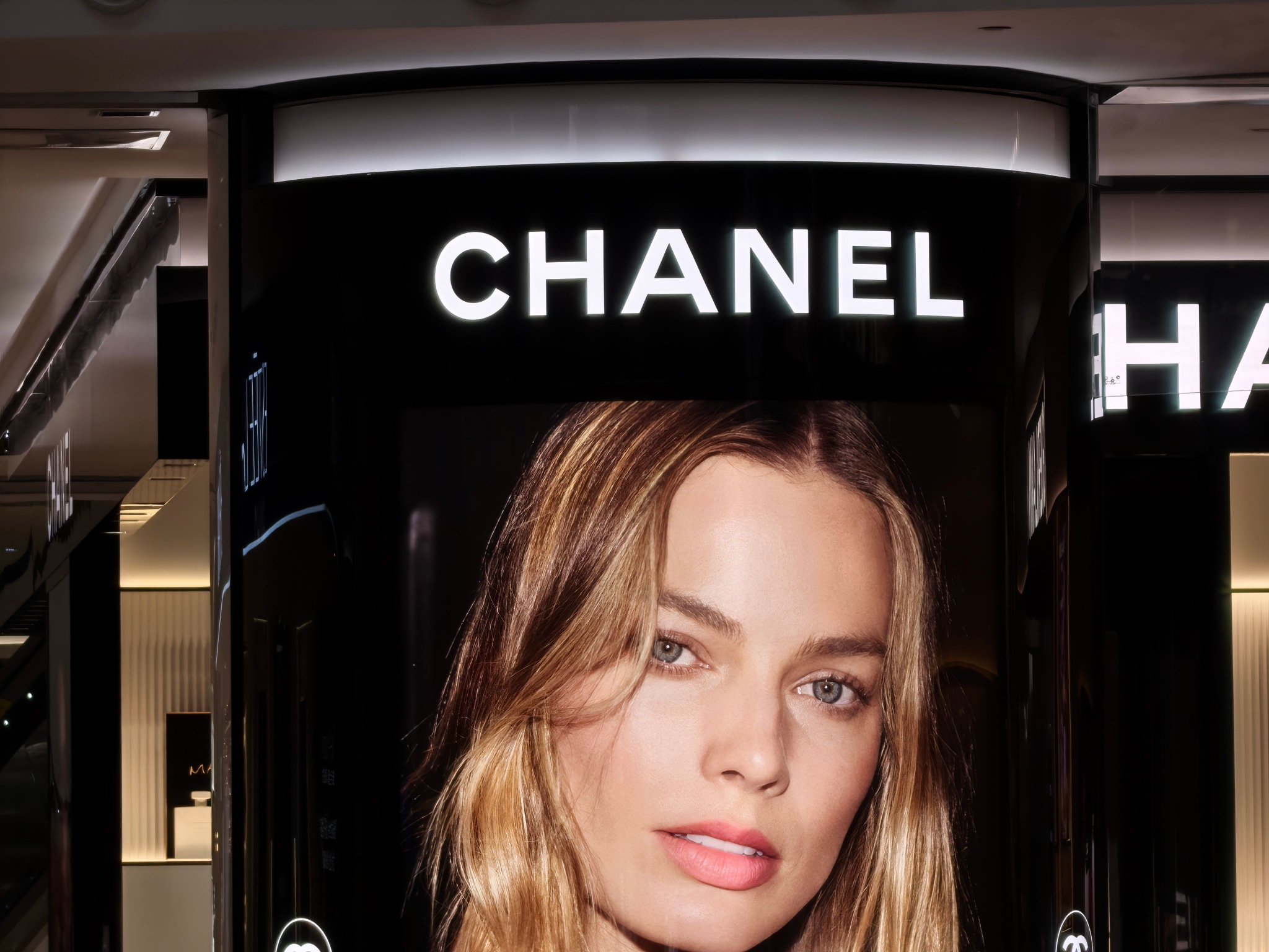 "华为P70 Ultra与vivo X100 Pro：10倍与20倍变焦功能对比"|华为|vivo_新浪新闻