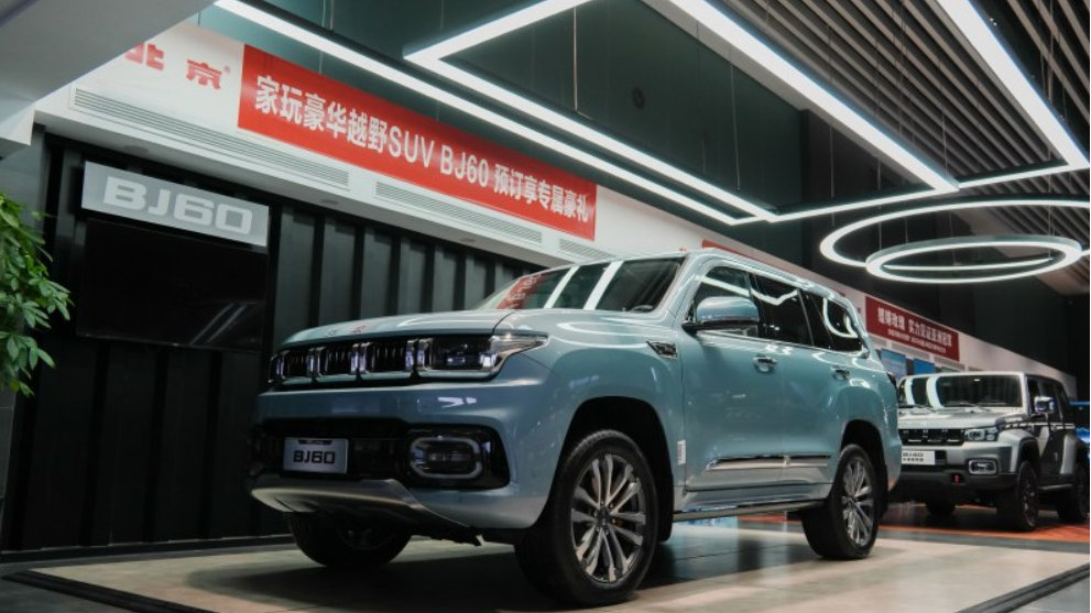 BJ60探店实拍，外形和BJ40风格迥异，比坦克500便宜10万-新浪汽车