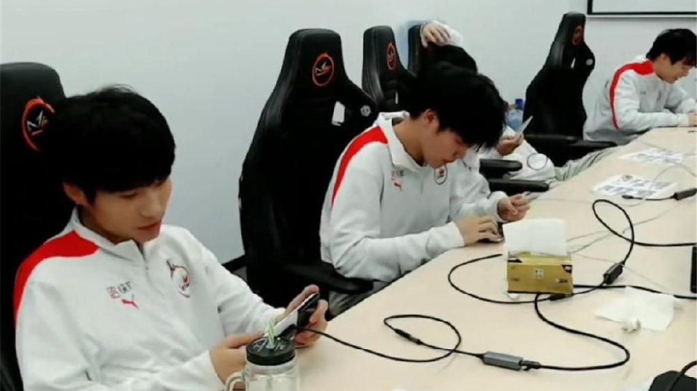 传奇杯小组赛火药味十足！eStarPro轻松碾压，KSG逆袭横扫佛山GK|佛山|火药味|小组赛_新浪新闻