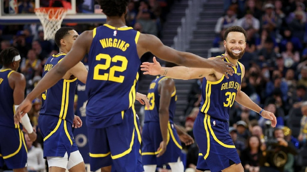 36+5+2！嘴哥助库里创纪录，科尔夸赞小将，勇士赢球三将功不可没|维金斯|普尔|库里_新浪新闻