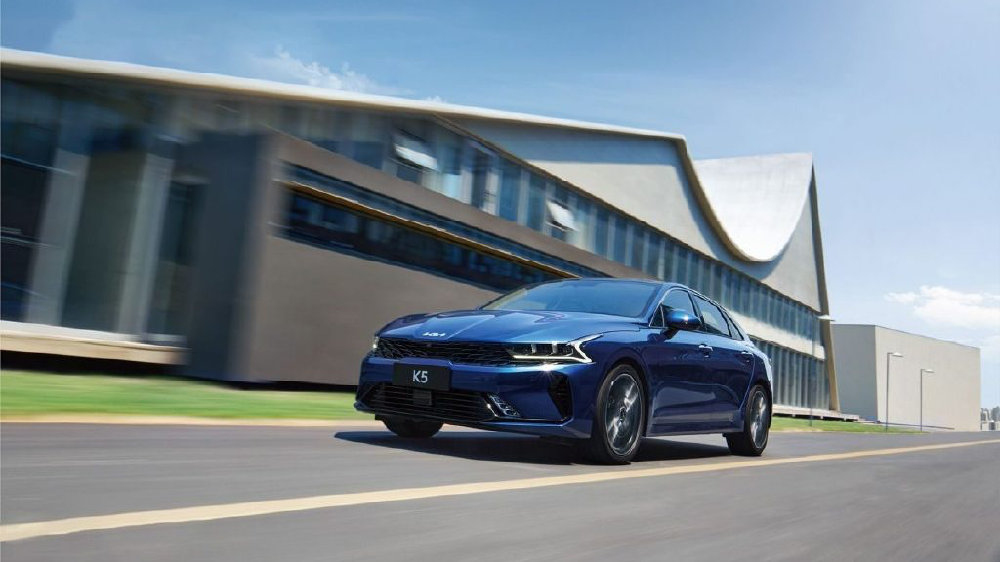 价格下调2.3万还增配，2025款起亚K5 13.98万起上市-新浪汽车