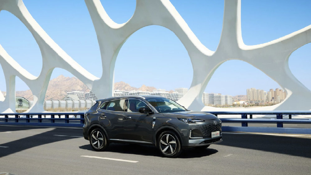 补贴后6.79万起！第三代CS55PLUS上市-新浪汽车