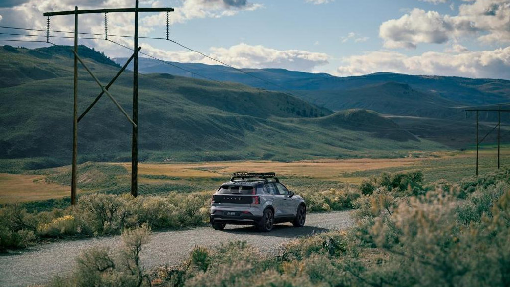 沃尔沃EX30 CC上市：不卷冰箱彩电，卷196mm离地间隙！-新浪汽车