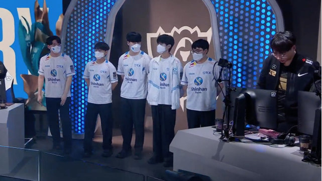 DRX战胜RNG开门红！Deft喜提里程碑！小虎抢龙尽力了！|里程碑|龙|剑魔_新浪新闻