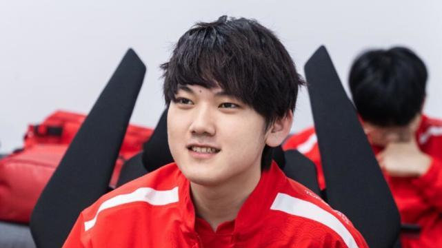 JKL透露转会期实情，邀请rookie是最难的，连哄带骗才成功|实情|阵容|三叉戟_新浪新闻