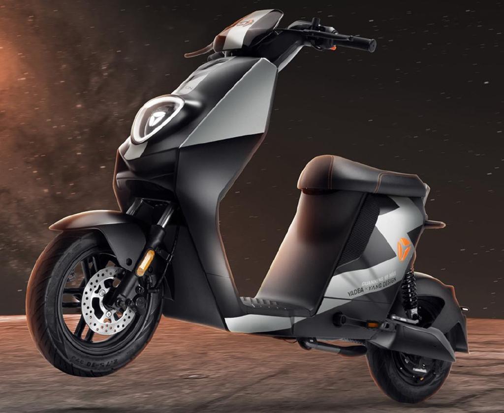 雅迪推出冠能3 S9 MAX大师版，搭载AI智慧语音，续航200公里