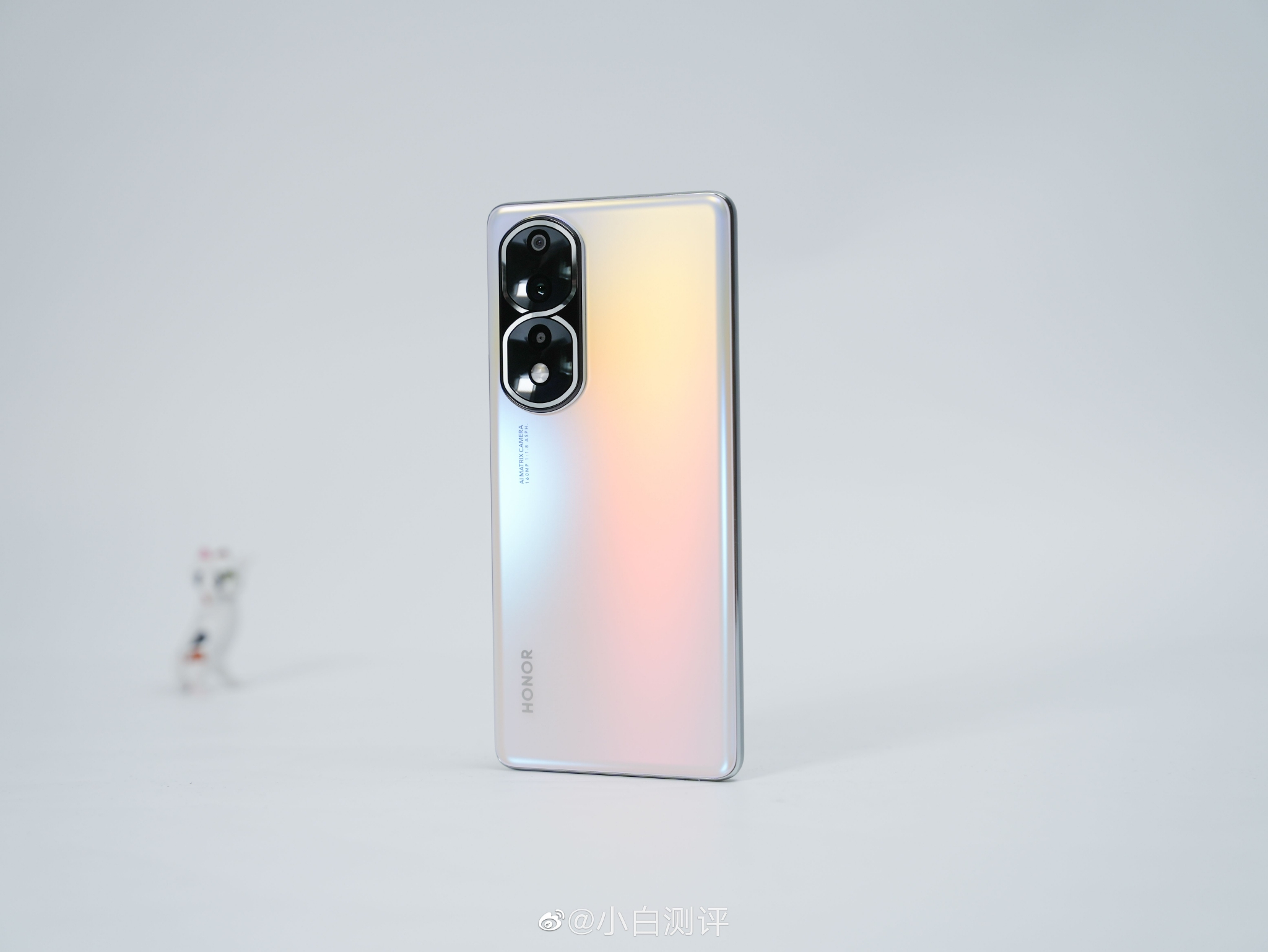 荣耀80 Pro直屏版真机实拍 定位介于80 GT和80 Pro中间的一款……