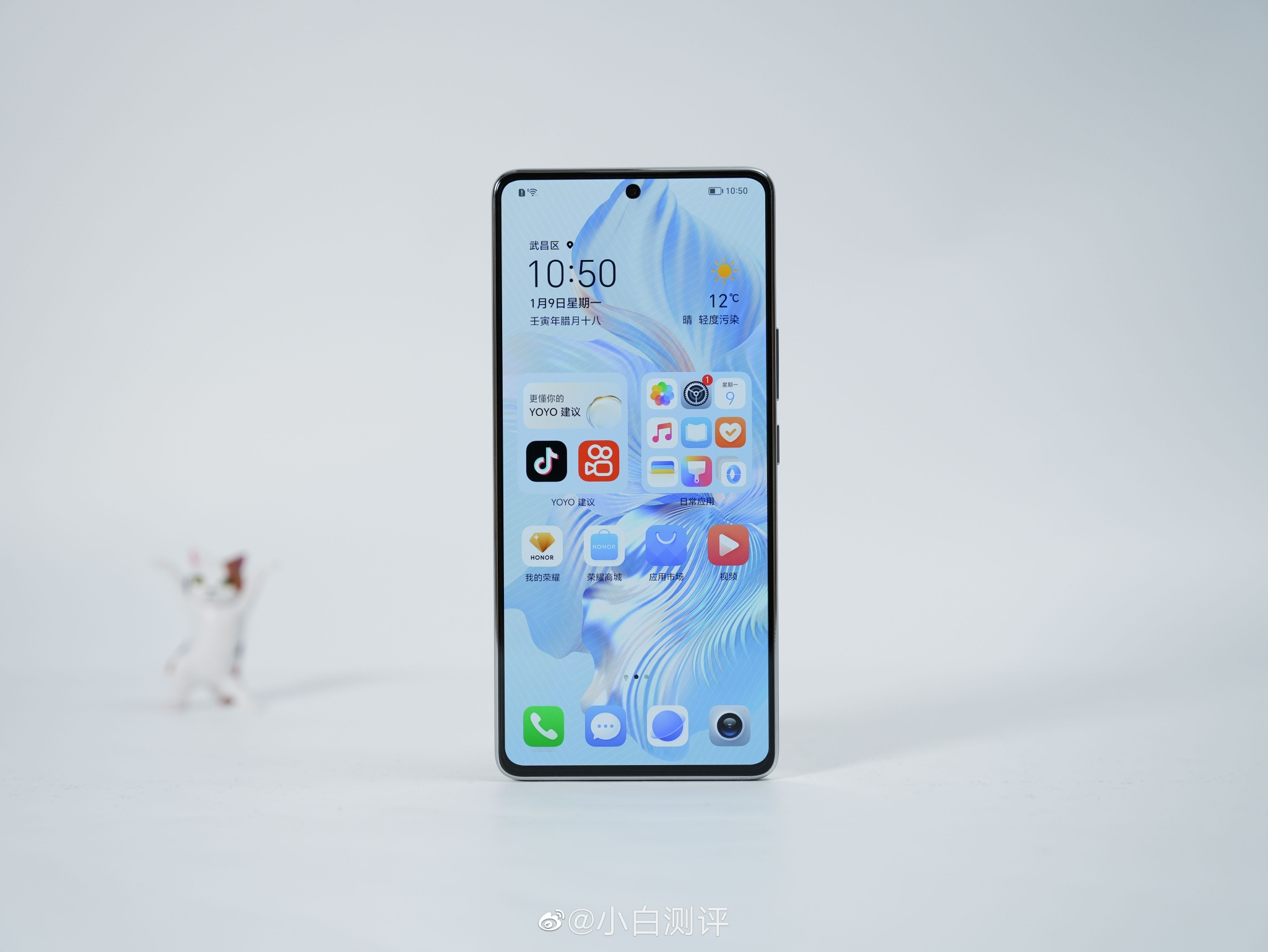 荣耀80 Pro直屏版真机实拍 定位介于80 GT和80 Pro中间的一款……
