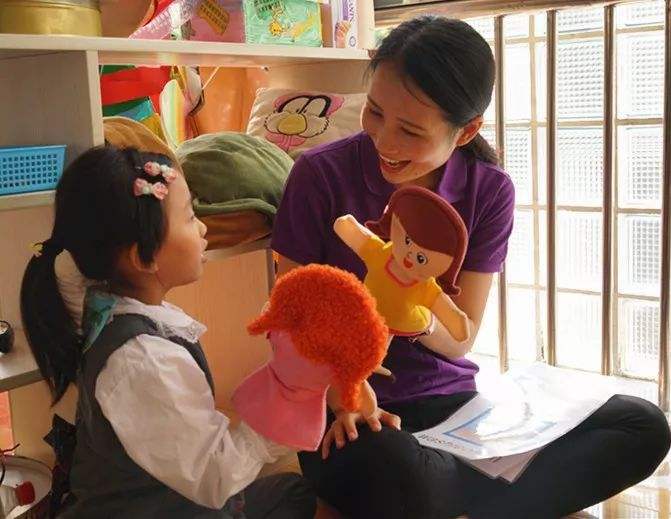 孩子上了幼儿园就规矩,一回到家就现“原形”,原因出在父母身上
