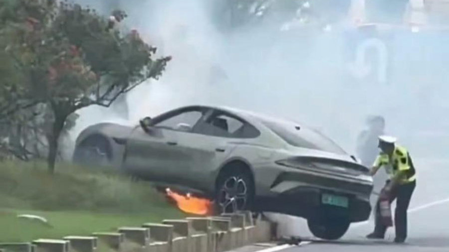 “SU7在事故中起火”！小米回应|小米|起火|事故_新浪新闻