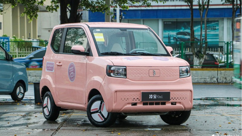 3万预算，选高配凌宝uni还是低配宏光MINIEV，两车到底差在哪？-新浪汽车