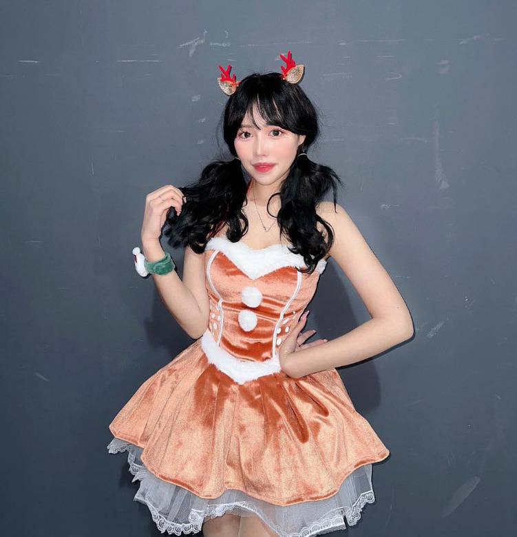 Oner姐姐晒美照！网友：Faker近水楼台，这不出手？